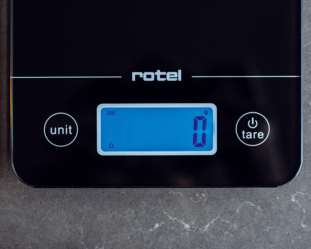 black kitchen scale from Rotel – Precise & energy-efficient – rotel.swiss